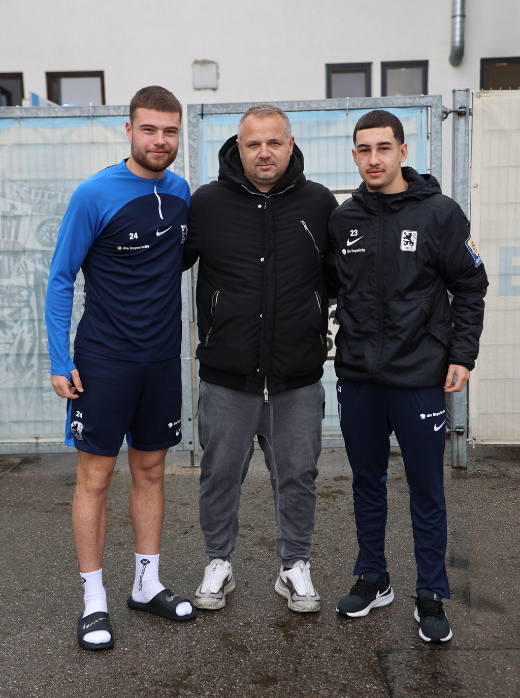 db24 spendet U19 der Löwen 700 Euro für die Mannschaftskasse