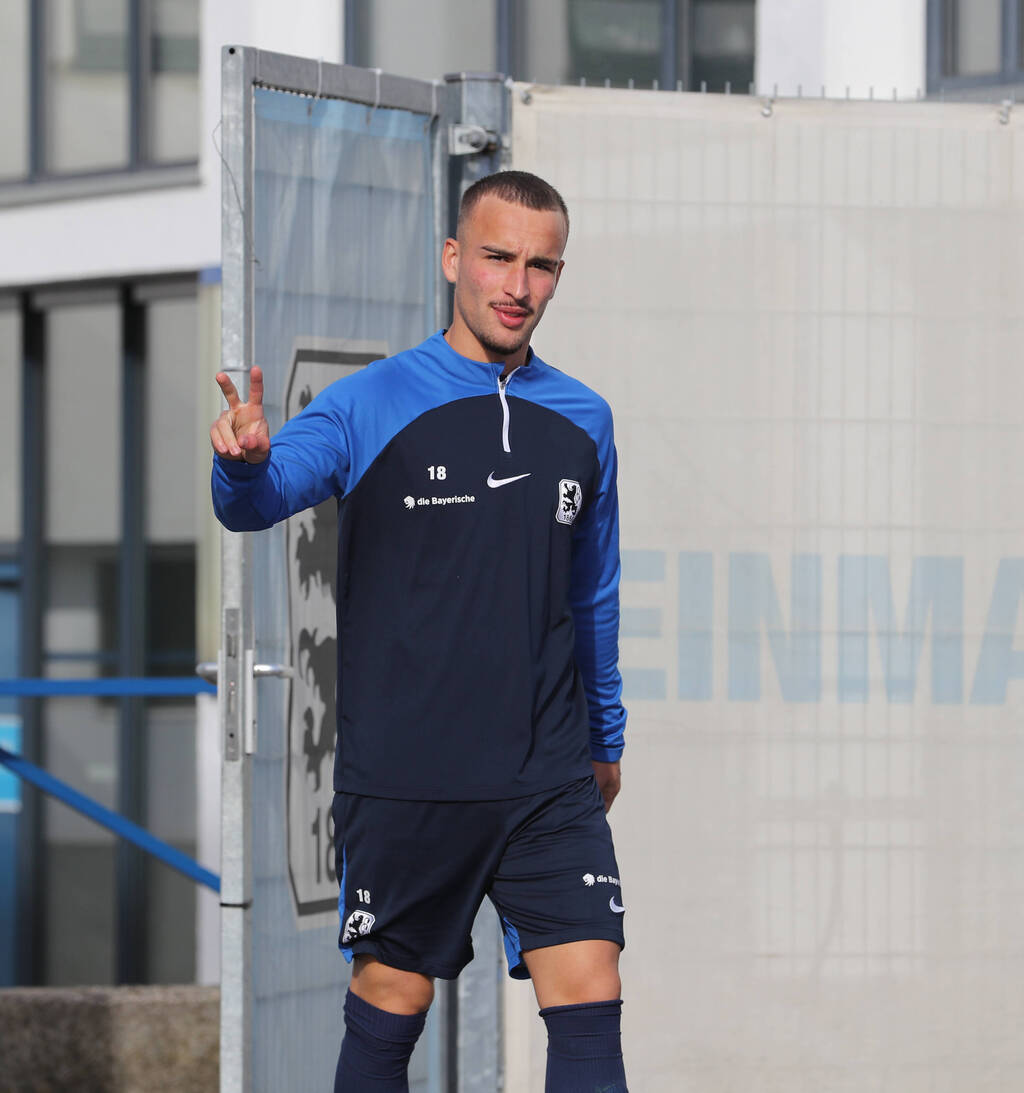 Schon 15 Abgänge, aber Knöferl will bei 1860 bleiben - geht das ...