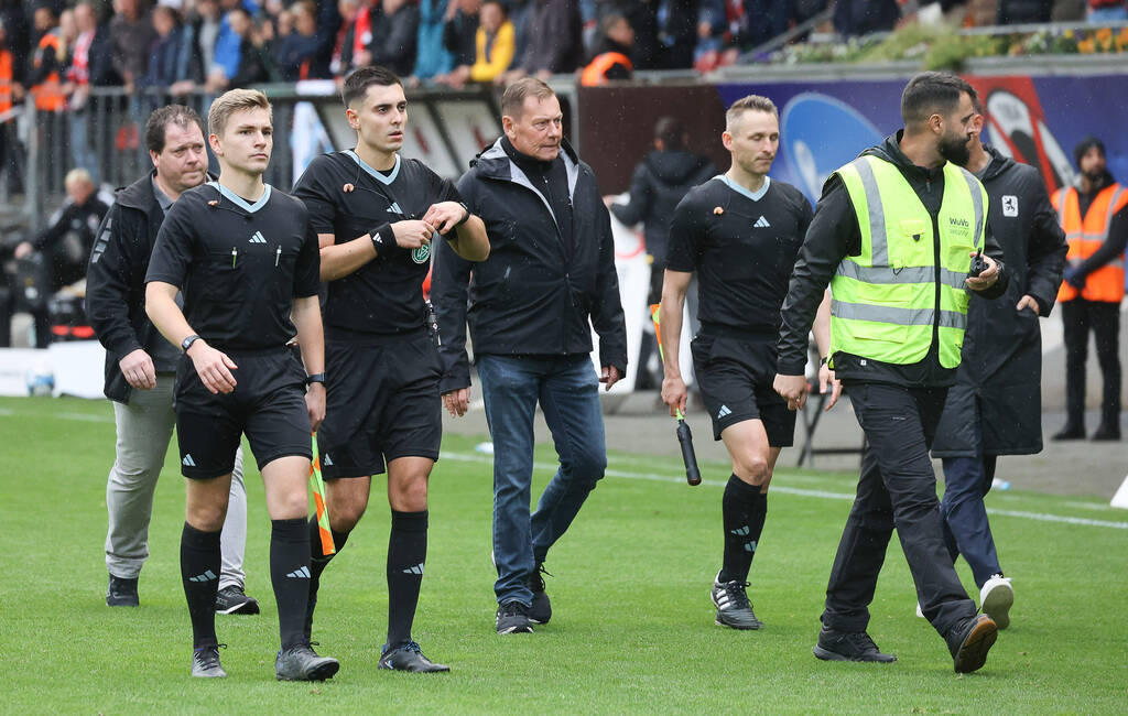 "Ohnmächtig! Fassungslos!": 1860 sauer auf Skandal-Schiedsrichter ...