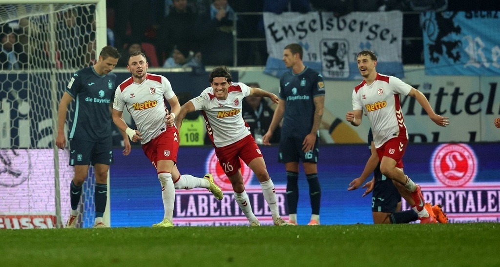 Der db24-Ticker aus Regensburg: 0:1! Jahn-Elf führt die Löwen vor - Klassentreffen im ...